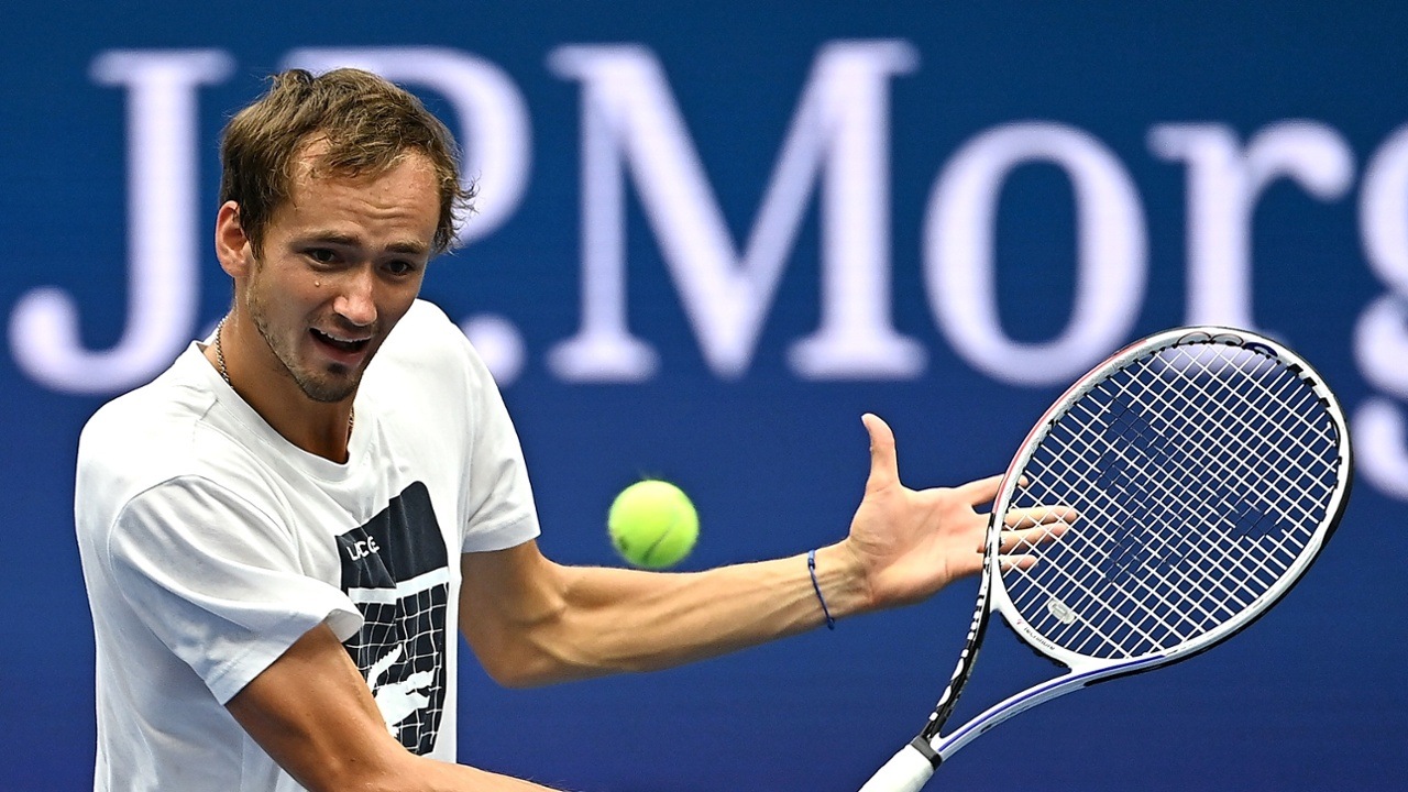 Photos: Daniil Medvedev, Naomi Osaka practice at the 2021 US Open ...