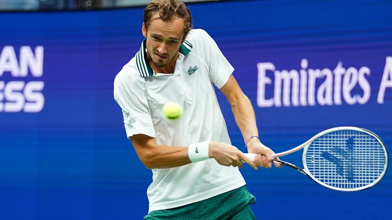 Photos: Daniil Medvedev vs. Daniel Evans on Day 7 at the 2021 US Open ...