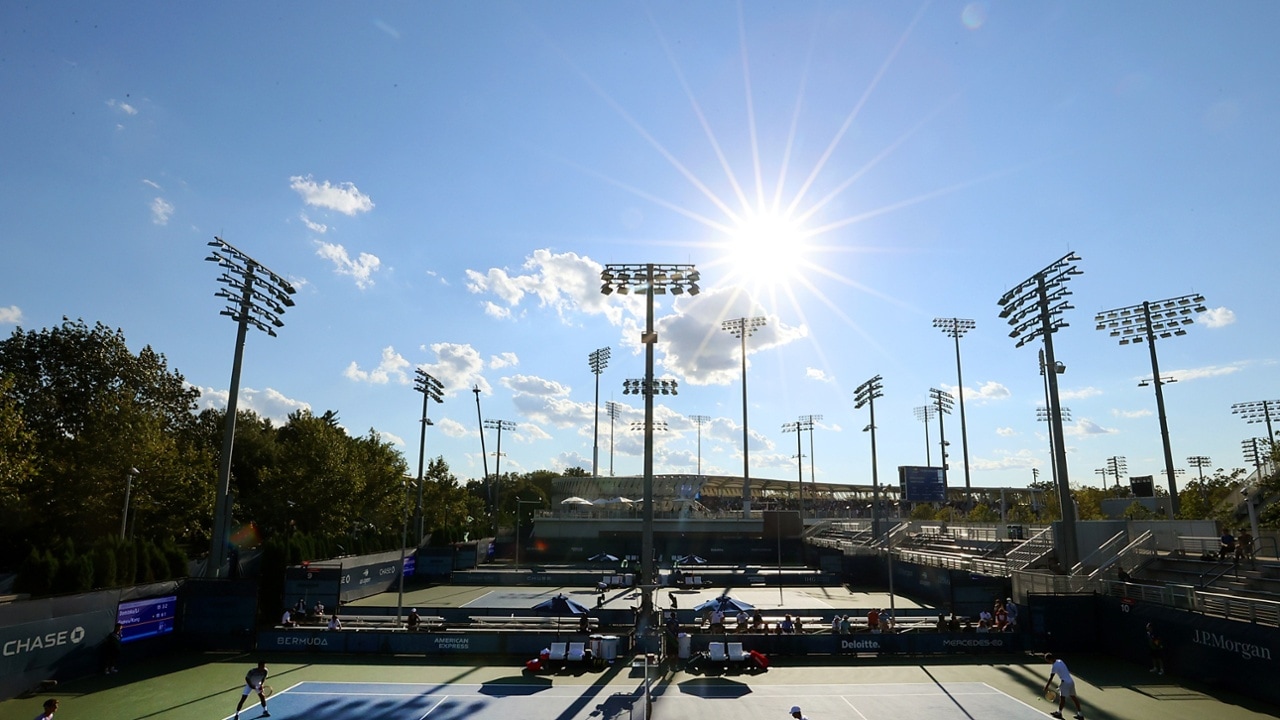 Photos: Boys' and girls' doubles in Round 1 at the 2021 US Open ...