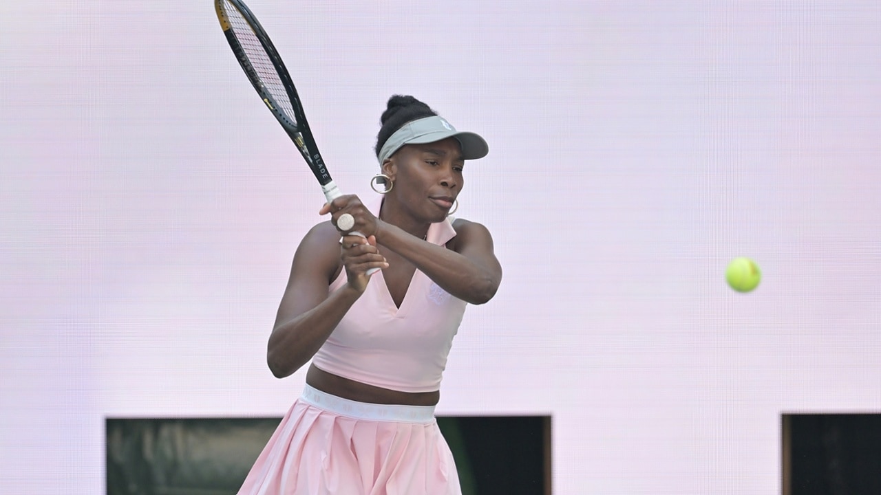 Photos: Serena and Venus Williams hit the practice courts at the 2022 ...