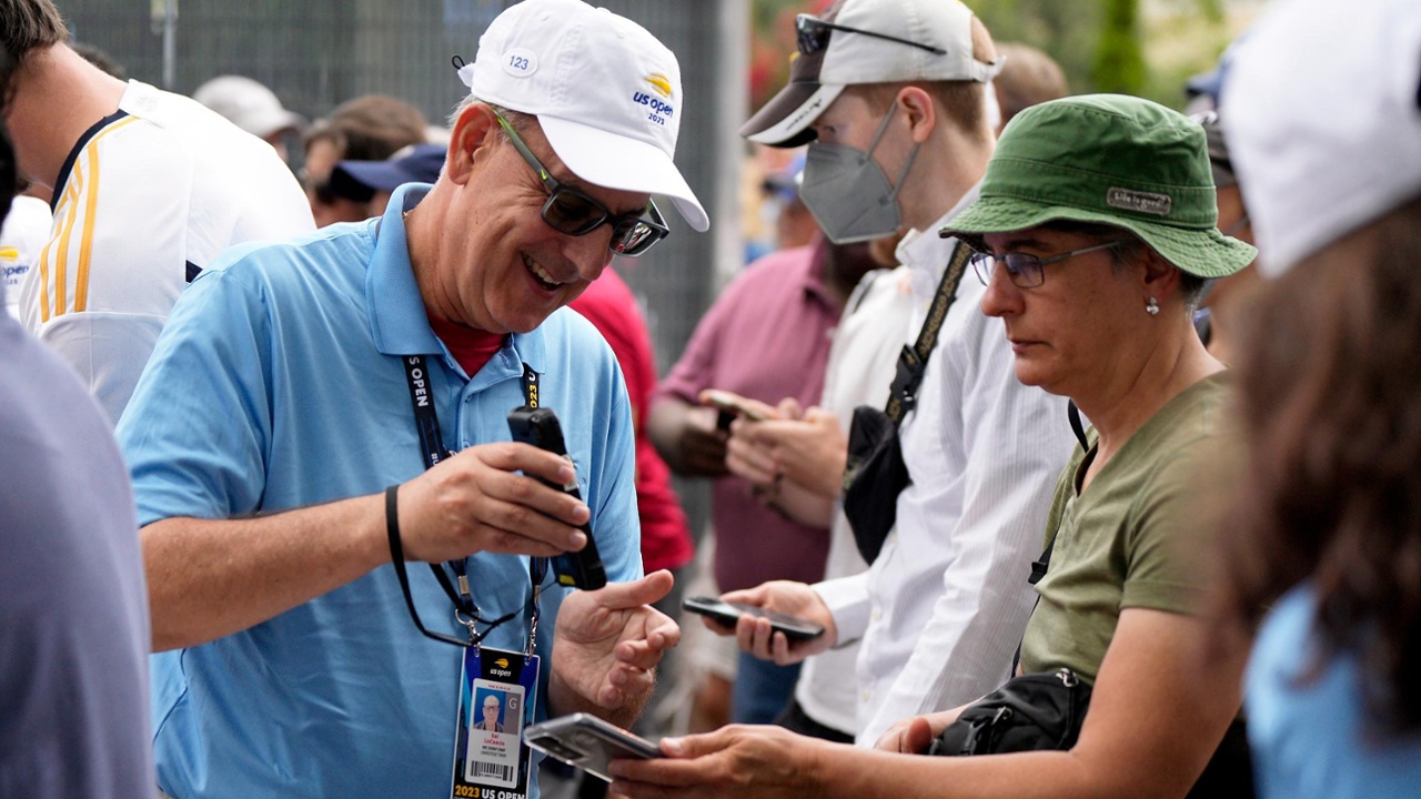 Best photos from around the grounds on Day 1 of the 2023 US Open ...
