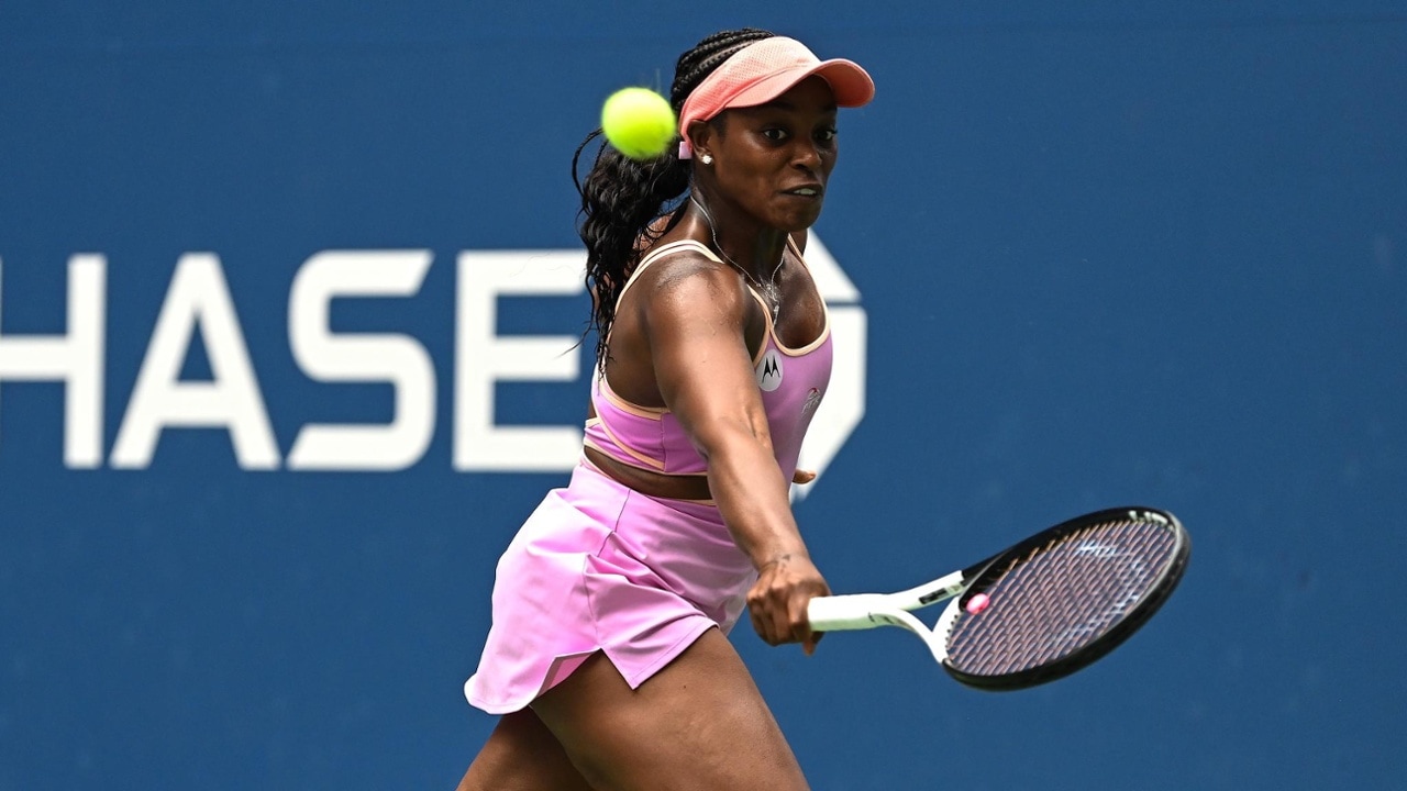 Best photos from Beatriz Haddad Maia vs. Sloane Stephens, Round 1 of ...