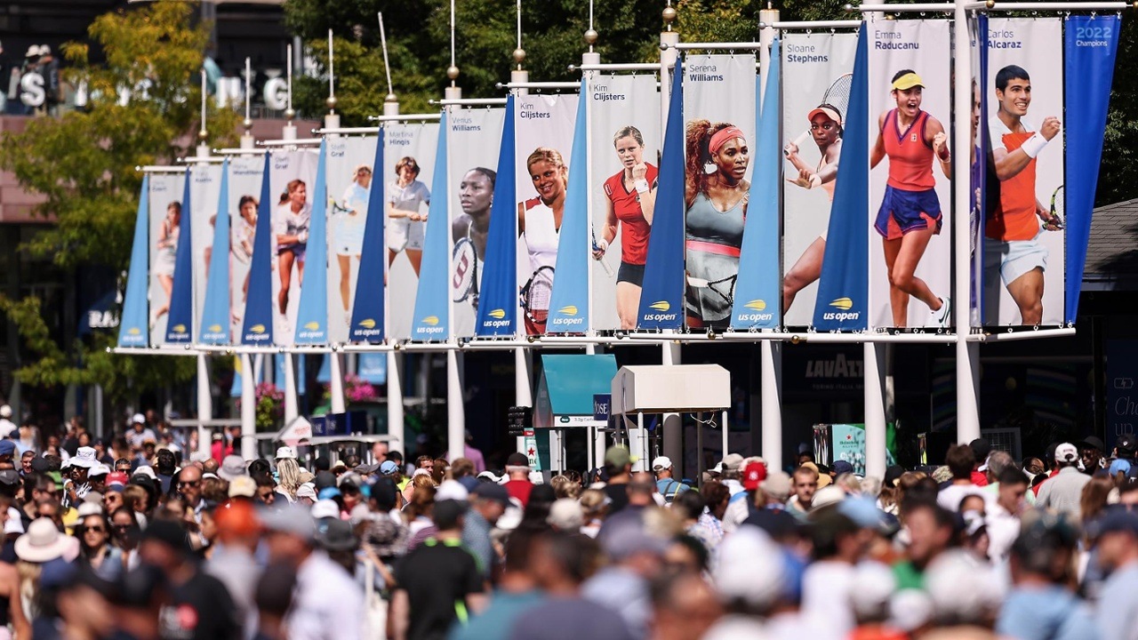 Best photos from around the grounds on Day 4 of the 2023 US Open ...