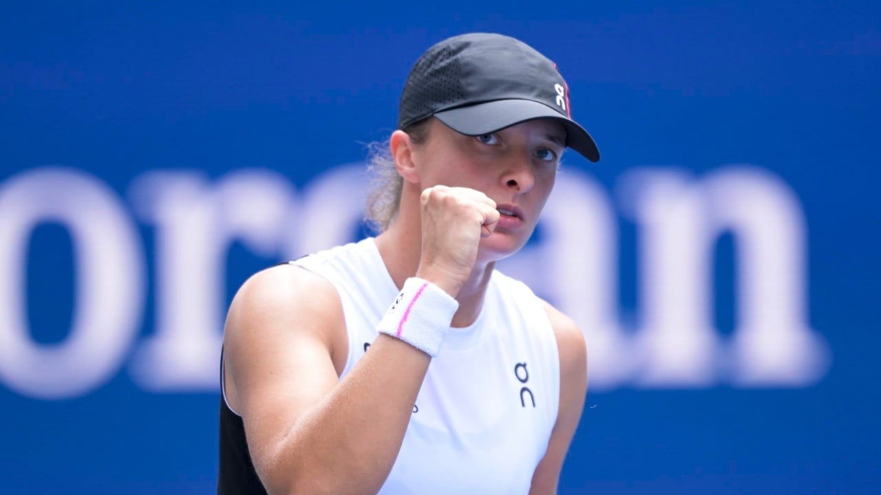 Iga Swiatek sails into quarterfinals at 2025 US Open dismissing ...