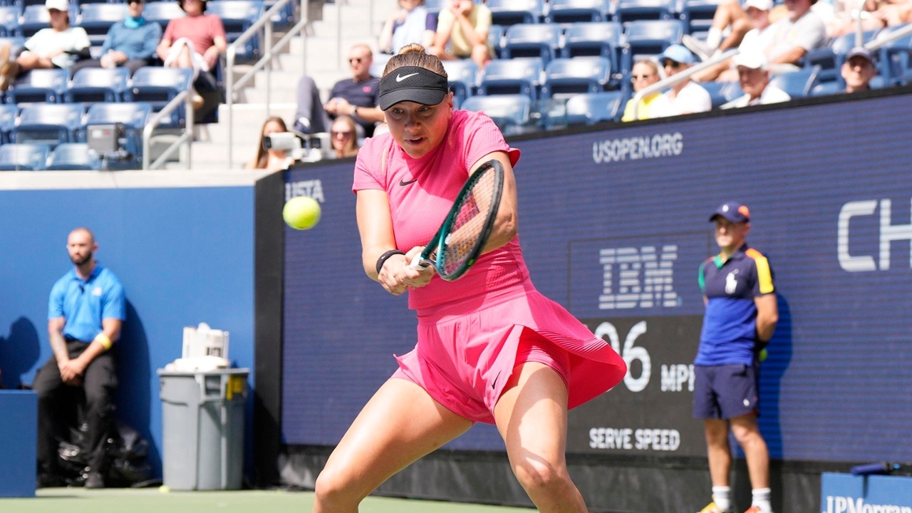 Best photos of Zheng Qinwen vs. Amanda Anisimova, 2024 US Open Round 1 | Official Site of the ...