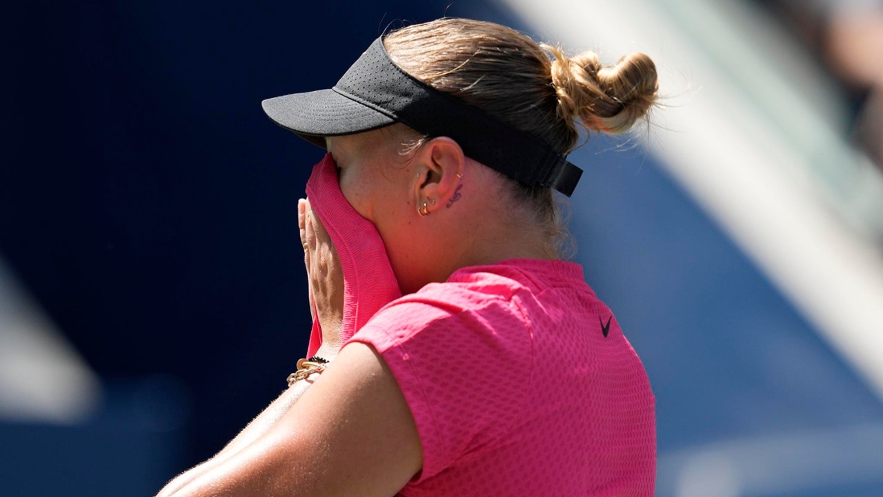 Best photos of Zheng Qinwen vs. Amanda Anisimova, 2024 US Open Round 1 ...