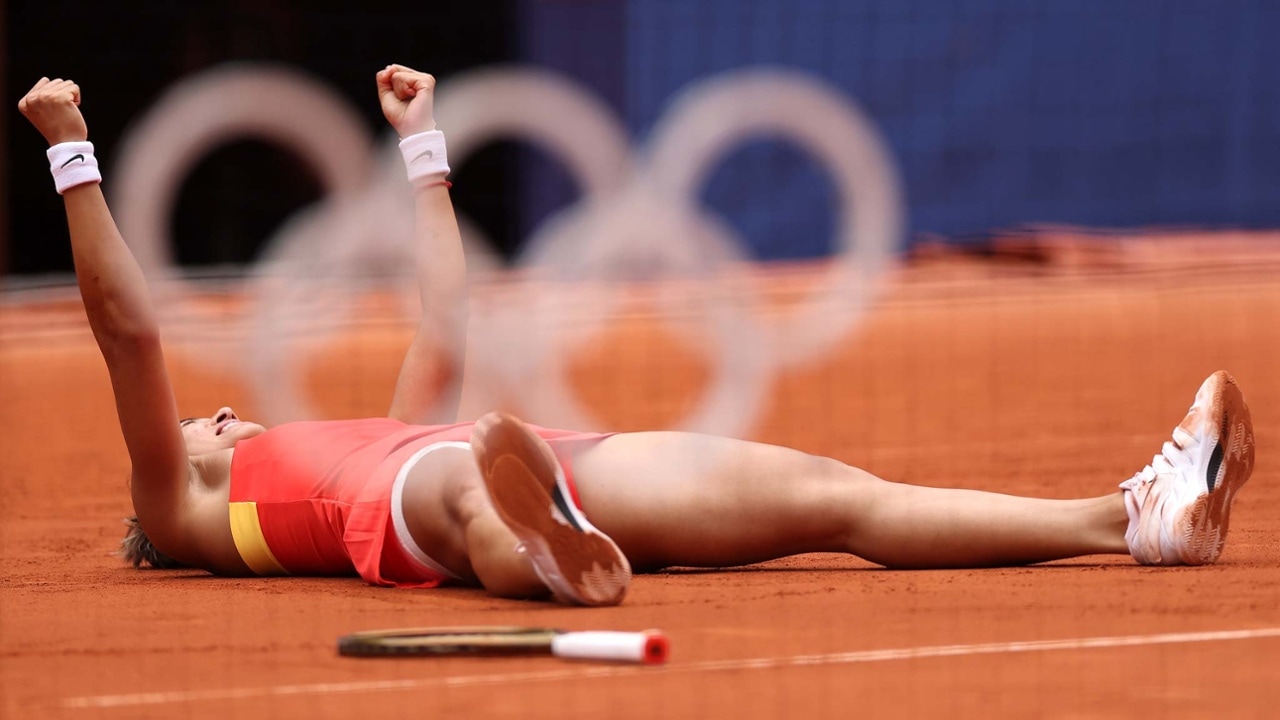 Zheng Qinwen wins China's first singles gold medal at Paris 2024 ...